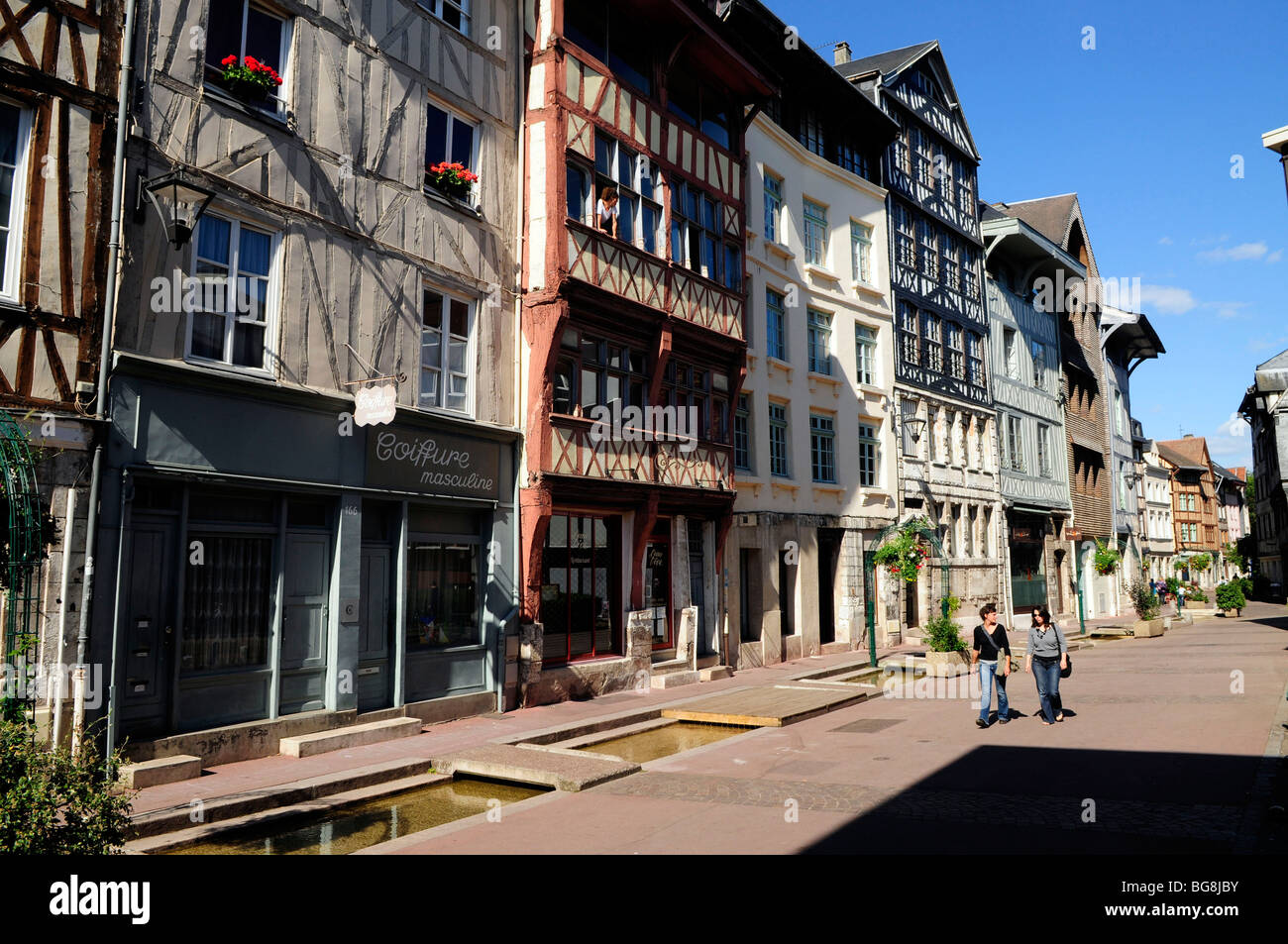 Rue eau de robec rouen Banque de photographies et d’images à haute ...