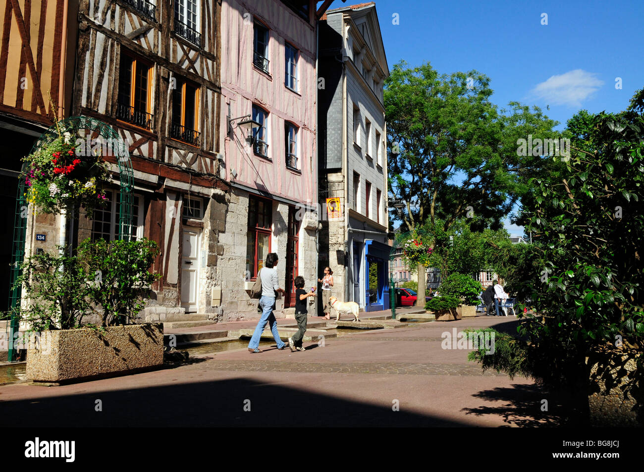 Rue eau de robec rouen Banque de photographies et d’images à haute ...
