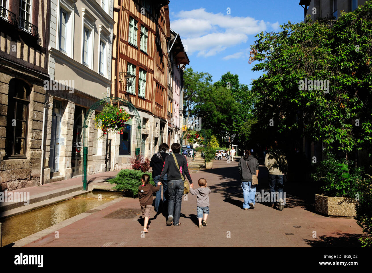 Rue eau de robec rouen Banque de photographies et d’images à haute ...