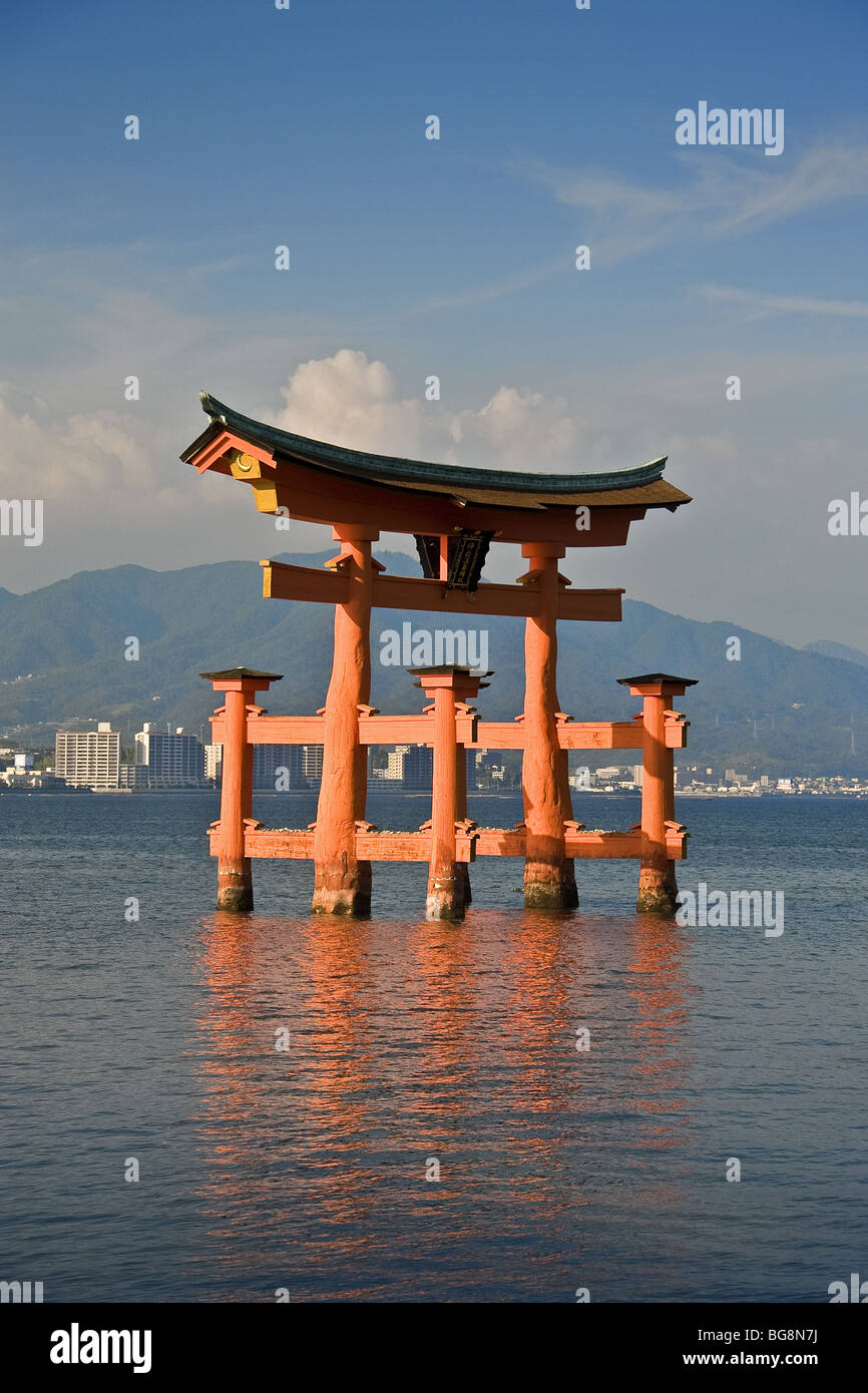 Japan torii Banque de photographies et d’images à haute résolution - Alamy