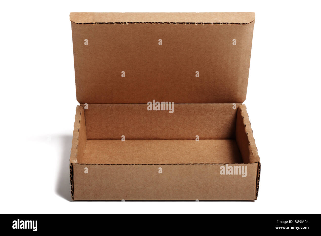 Petite boîte en carton ouvert isolé sur fond blanc Photo Stock - Alamy