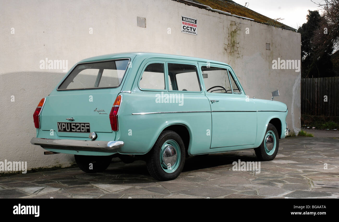 Ford anglia classique Banque de photographies et d’images à haute ...