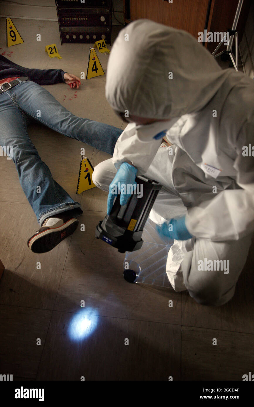 Crime Scene Investigation, des personnes lors d'une scène de meurtre ...
