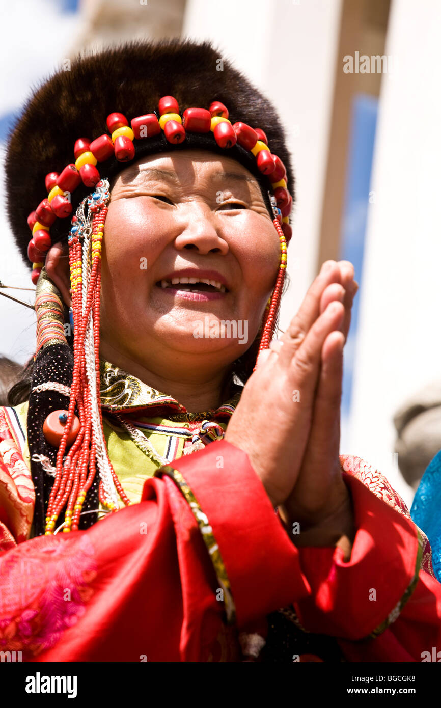 Une femme Mongole en costume ethnique traditionnel festival Naadam Asie ...