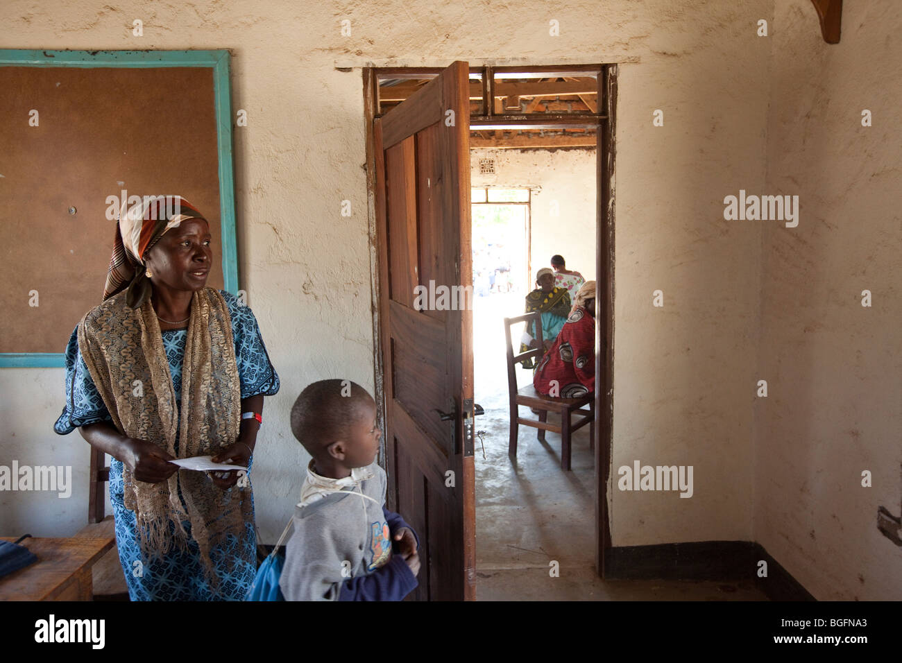 Hospital waiting room africa Banque de photographies et d’images à ...