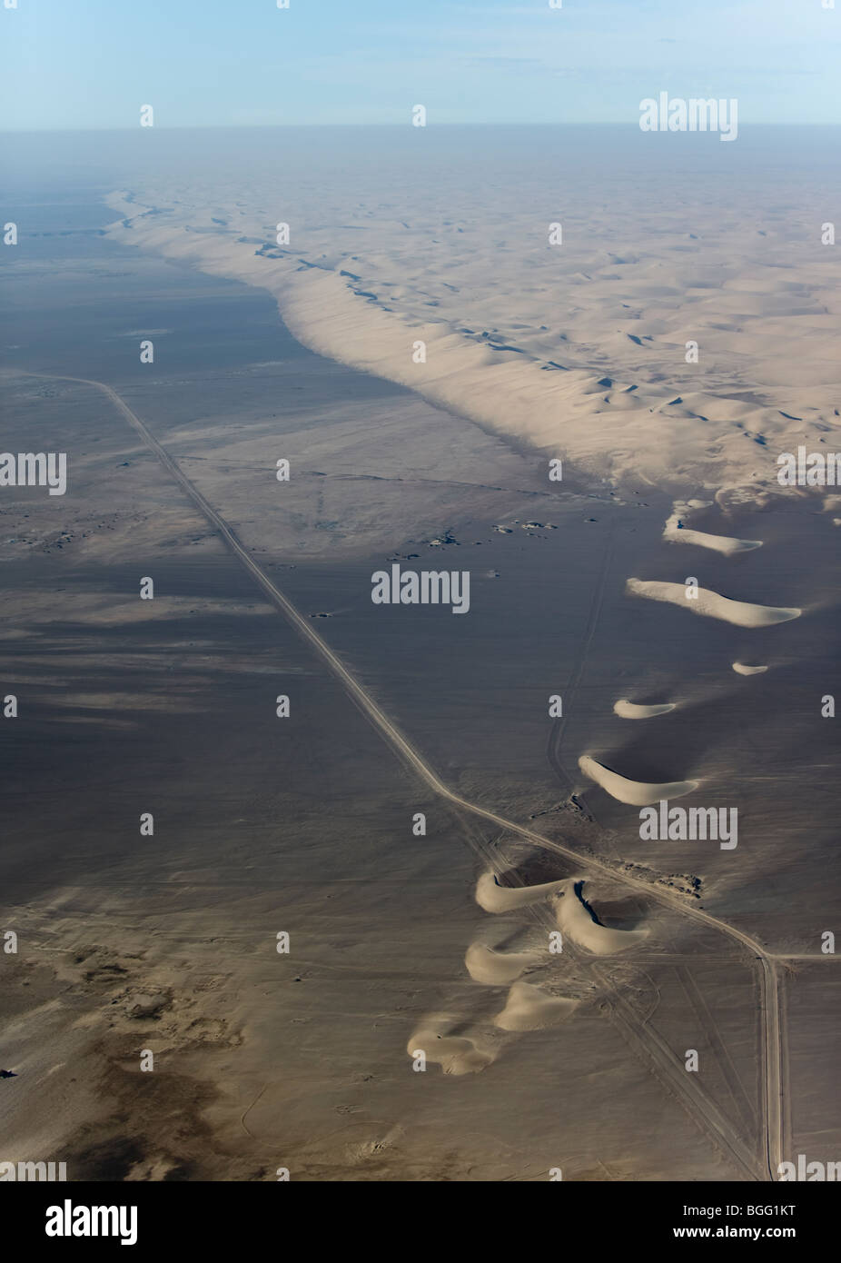 Barchan dunes Banque de photographies et d’images à haute résolution - Alamy