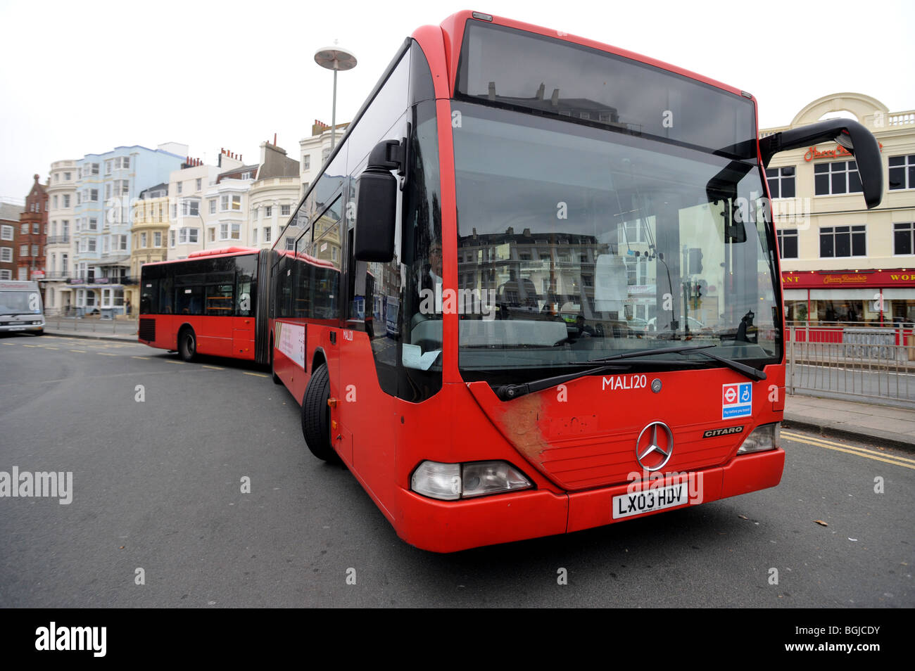 Bus rouge des transports en commun Banque de photographies et d’images ...