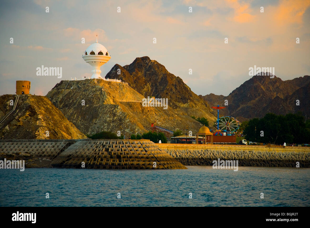 L'Encens, symbole du Sultanat d'Oman, à l'entrée du port à Muttrah et ...