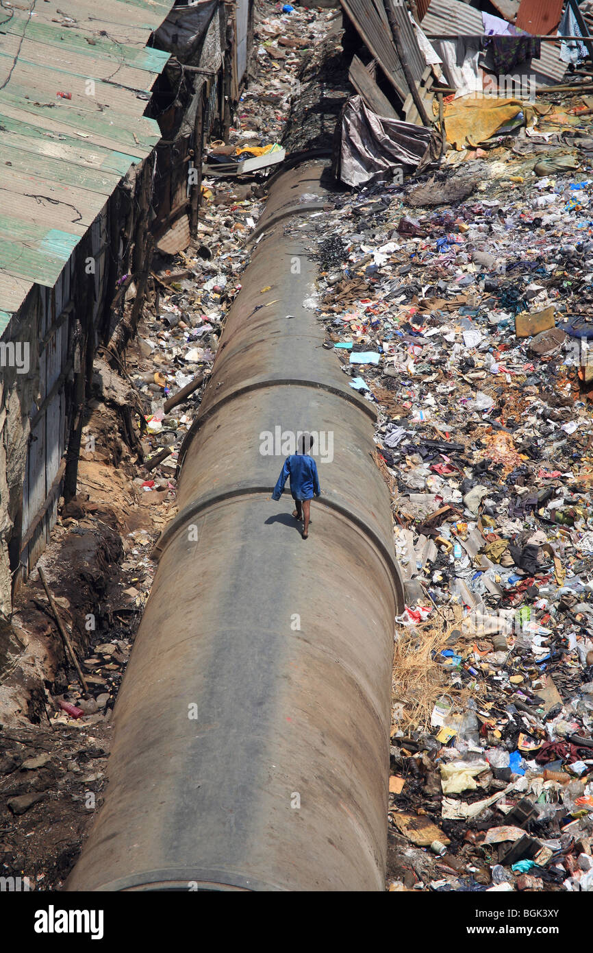 Dharavi mumbai Banque de photographies et d’images à haute résolution ...