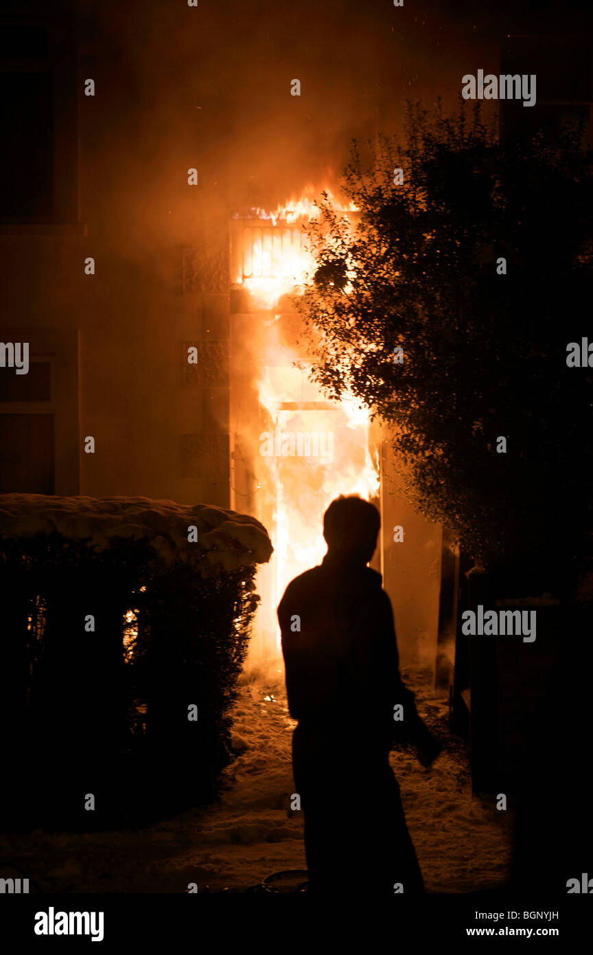 Feu de maison Banque de photographies et d’images à haute résolution ...