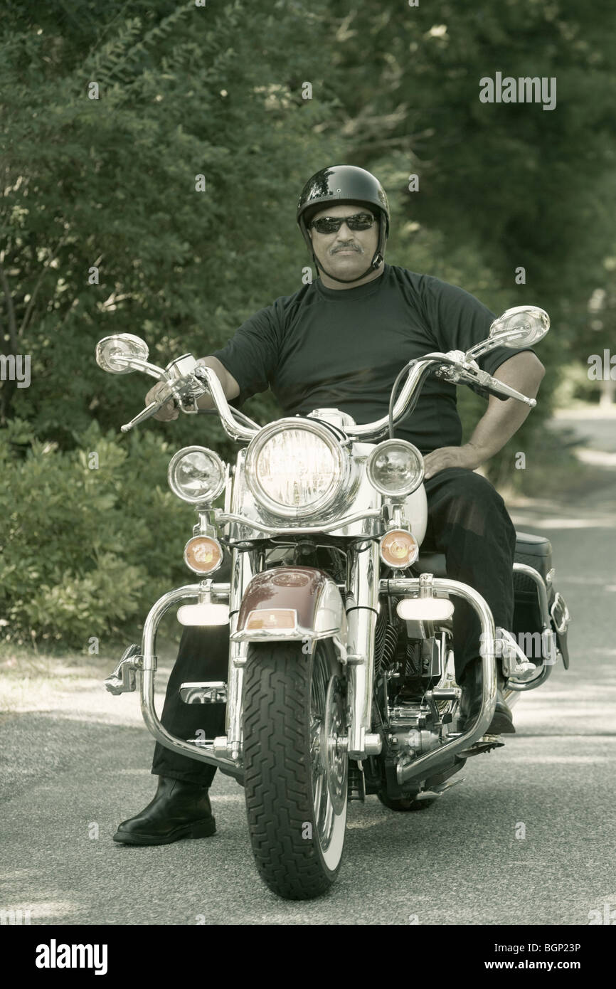 Senior citizens riding bike 60 Banque de photographies et d’images à ...