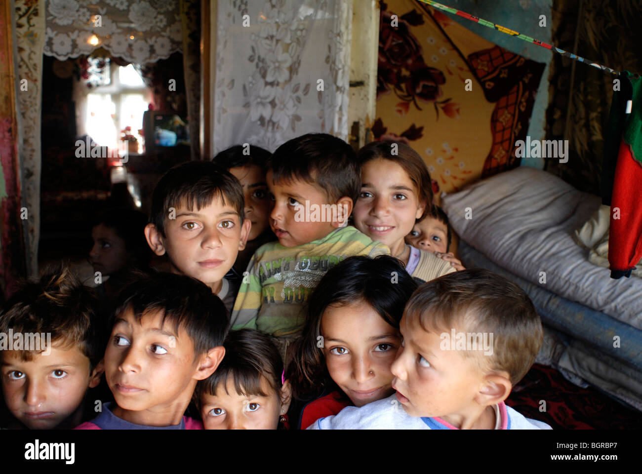 Les enfants roms Banque de photographies et d’images à haute résolution ...