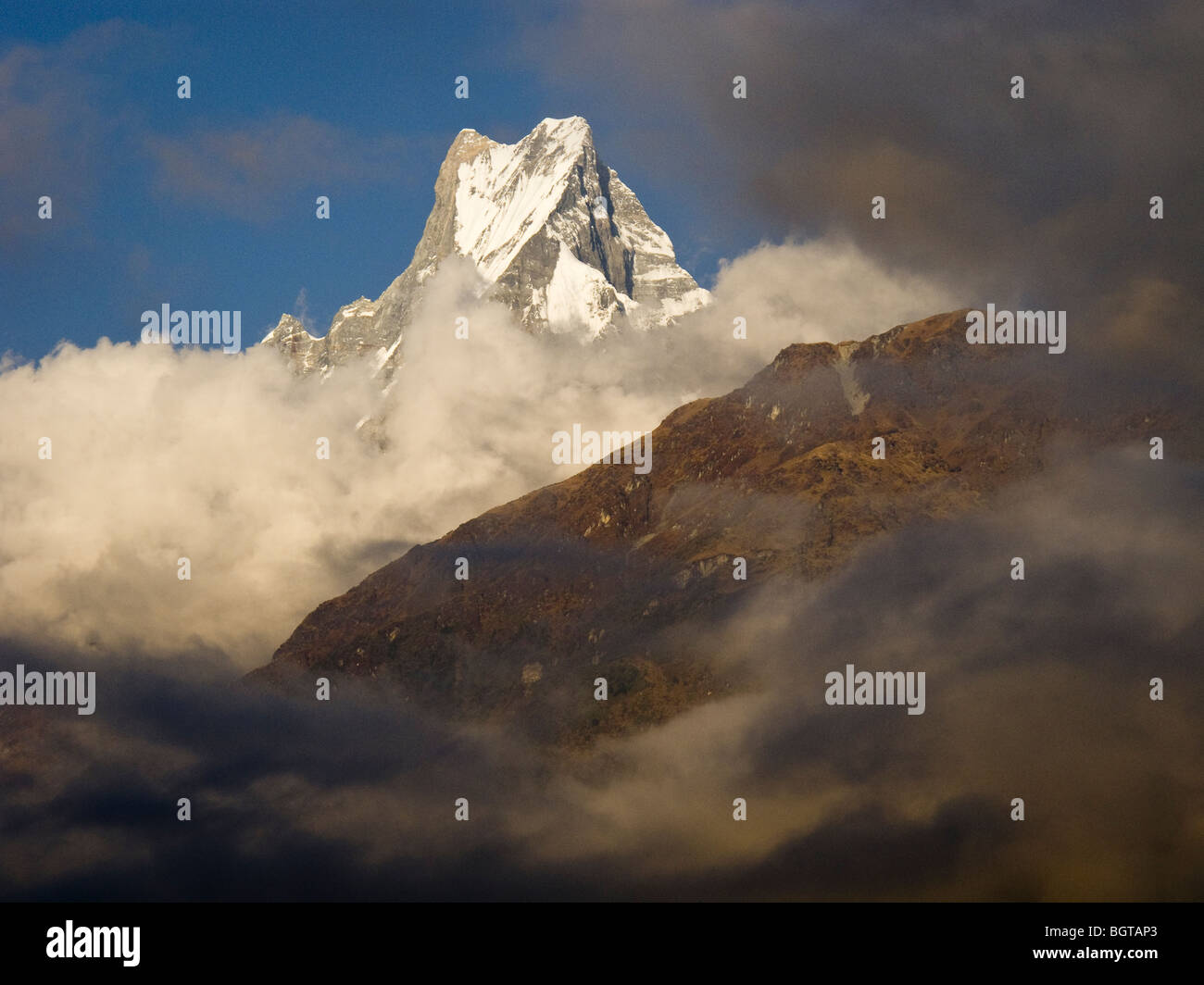 Pic machhapuchhare Banque de photographies et d’images à haute ...