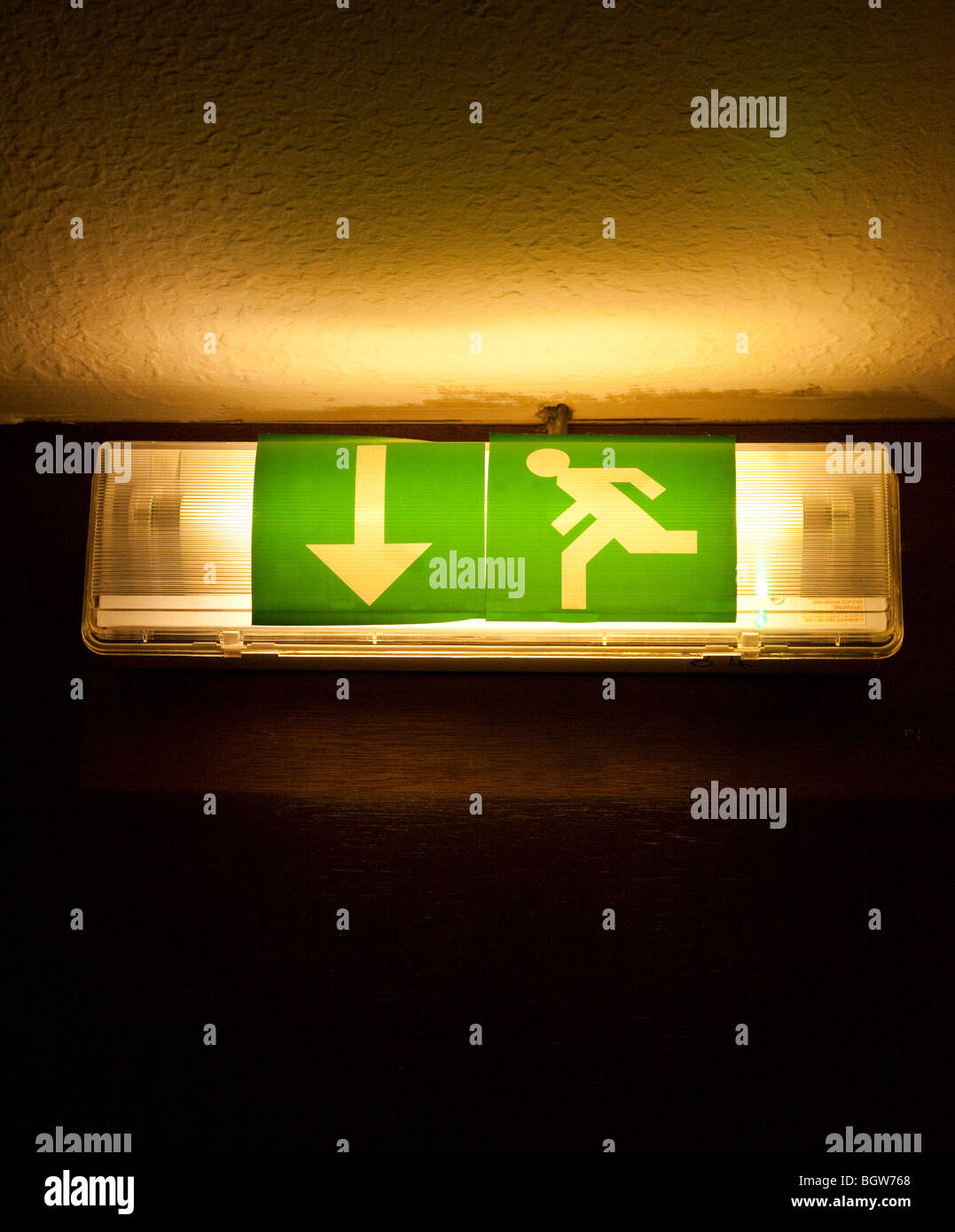 Panneau de sortie de secours Banque de photographies et d’images à ...