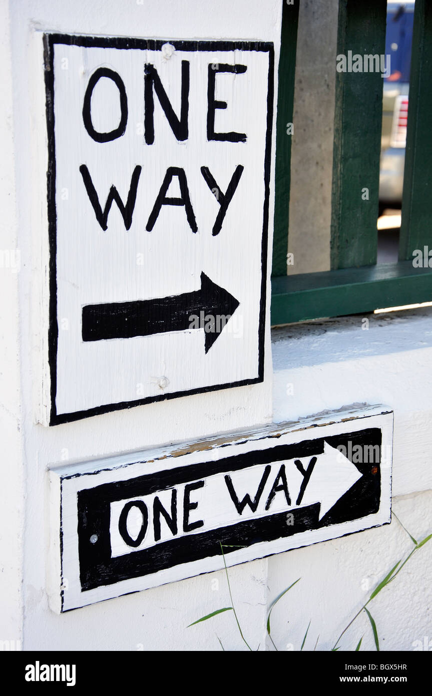 One way sign Banque de photographies et d’images à haute résolution - Alamy