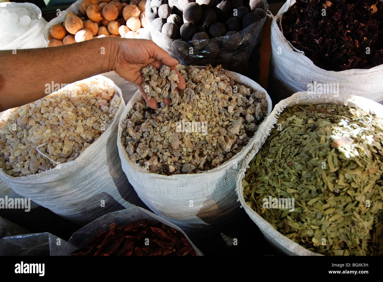 Le souk aux épices de Deira propose à ses clients une gamme de produits ...