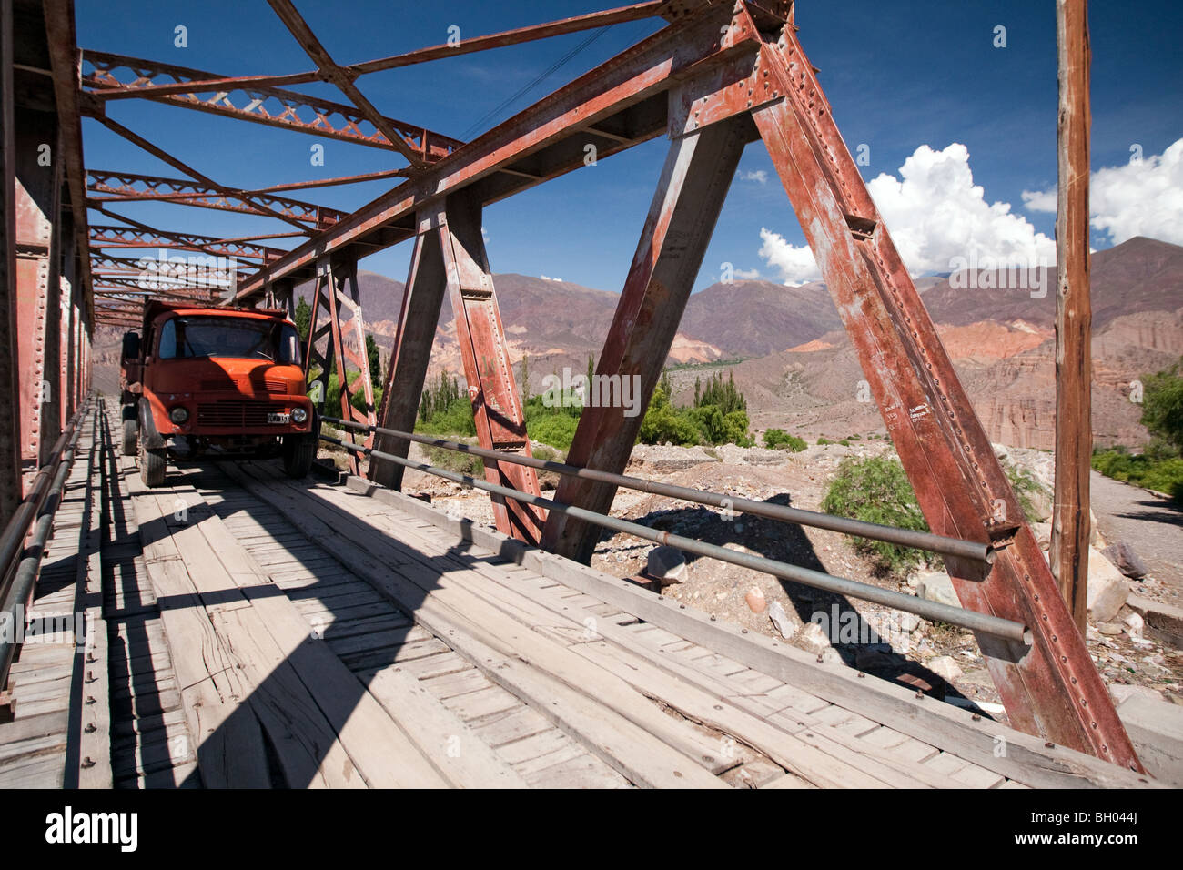Pont de poutre caisson en acier Banque de photographies et d’images à ...