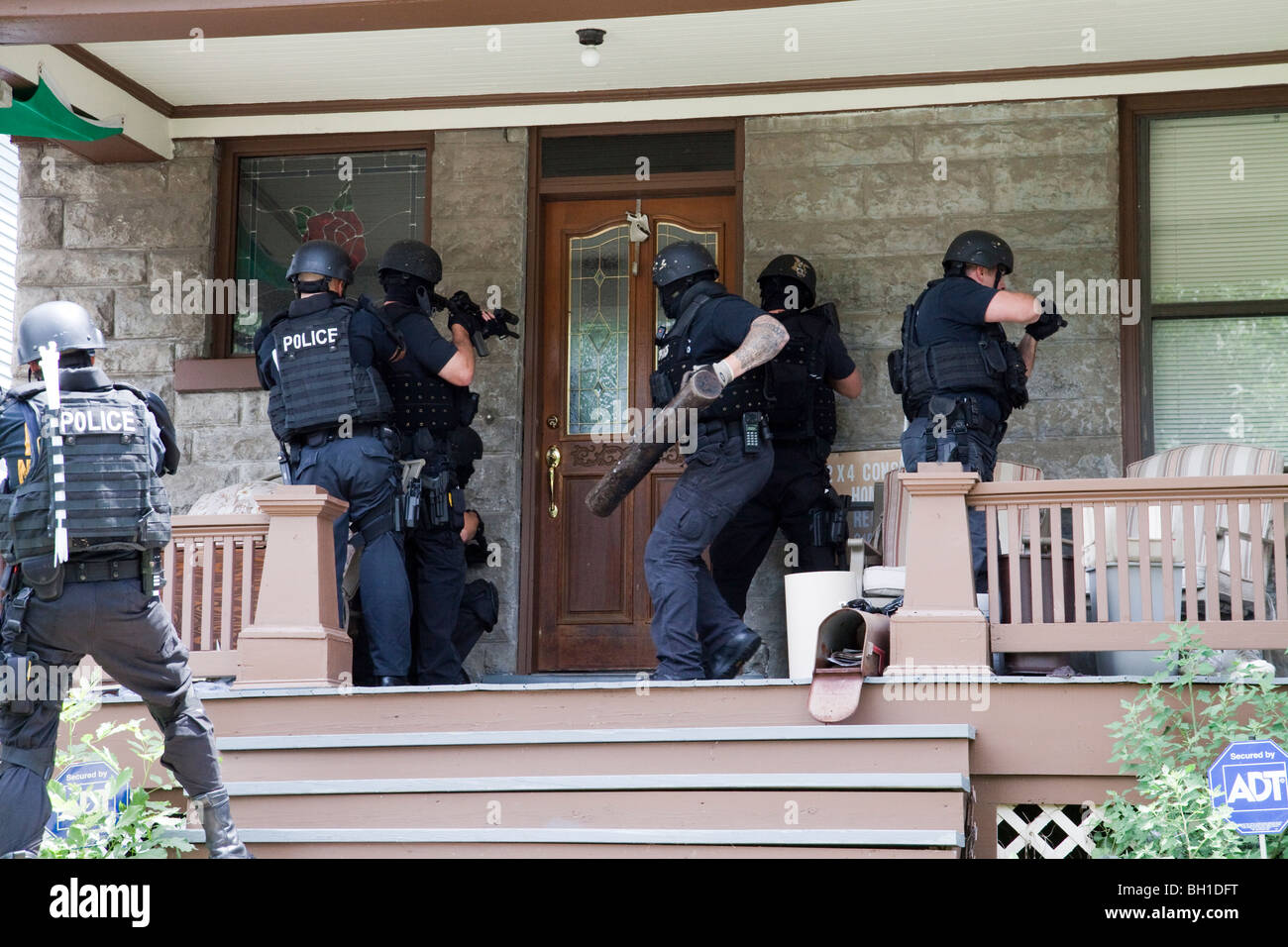 Perquisition police Banque de photographies et d’images à haute ...