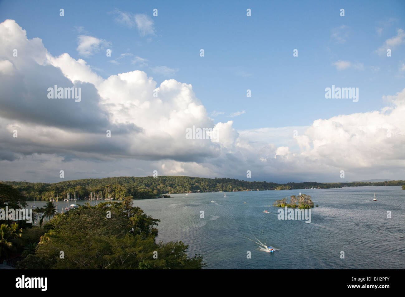 Lago de izabal Banque de photographies et d’images à haute résolution ...