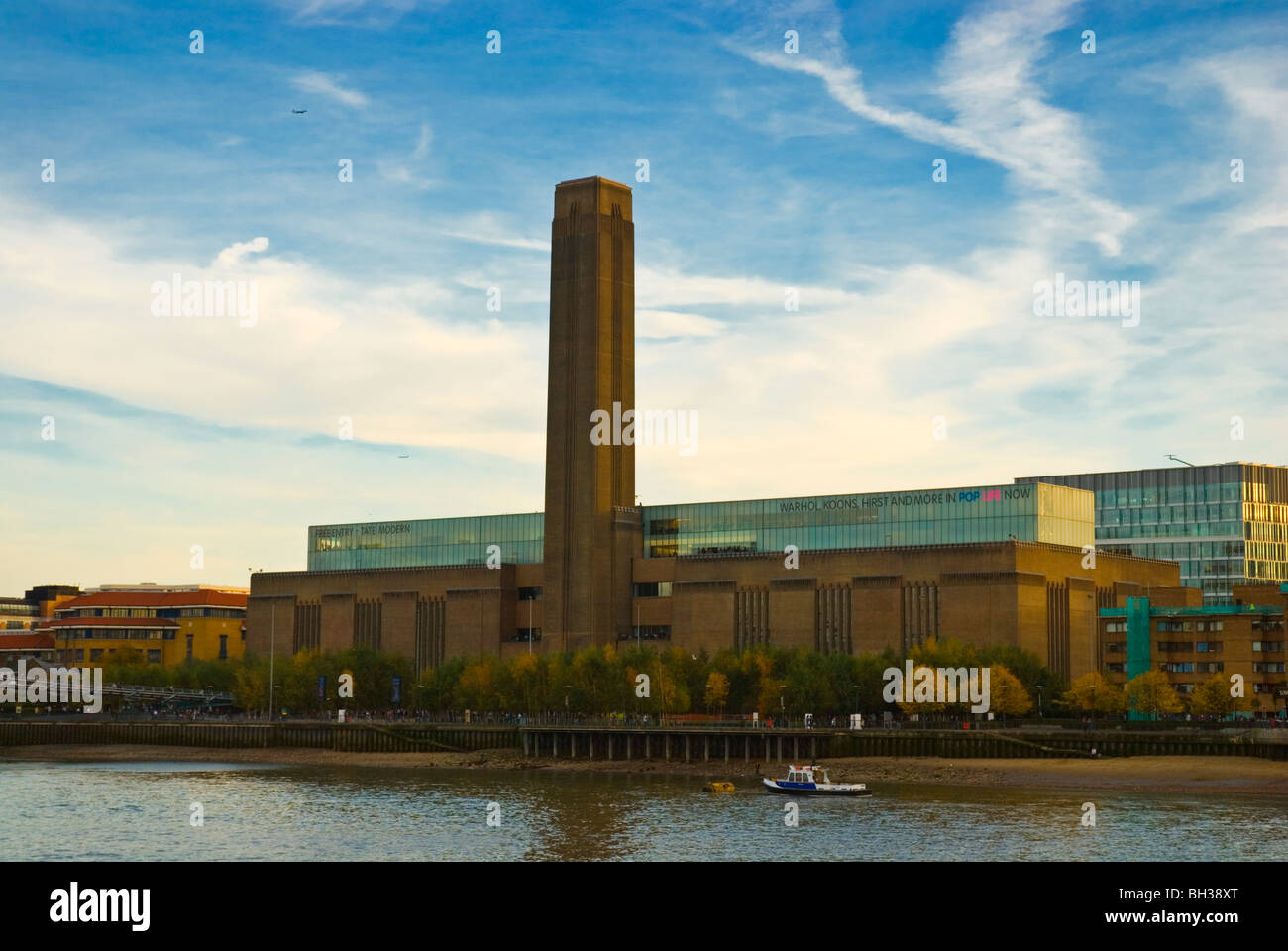 Tate modern museum Banque de photographies et d’images à haute ...