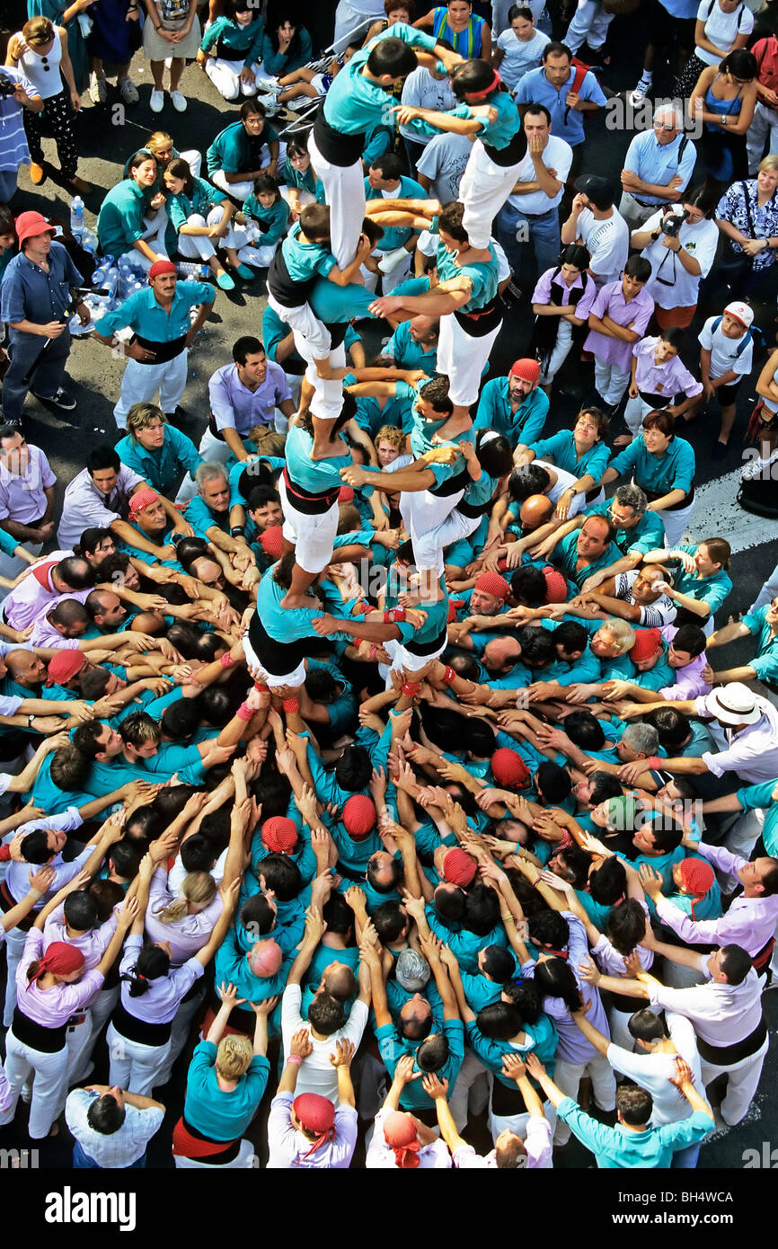 Pyramide HUMAINE OU TOUR, LE CASTELLERS DE CATALOGNE, Perpignan ...