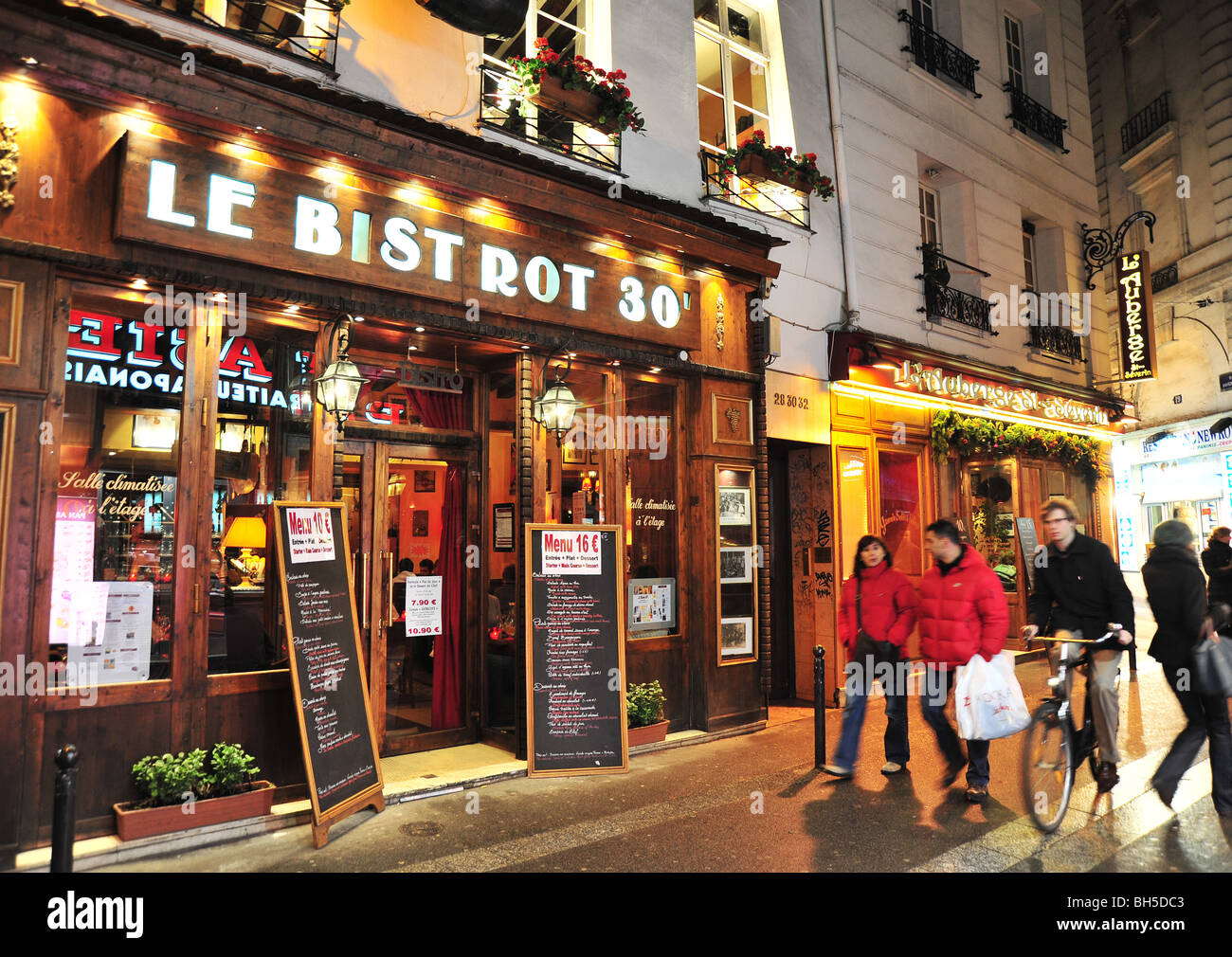 Bistrot paris Banque de photographies et d’images à haute résolution ...