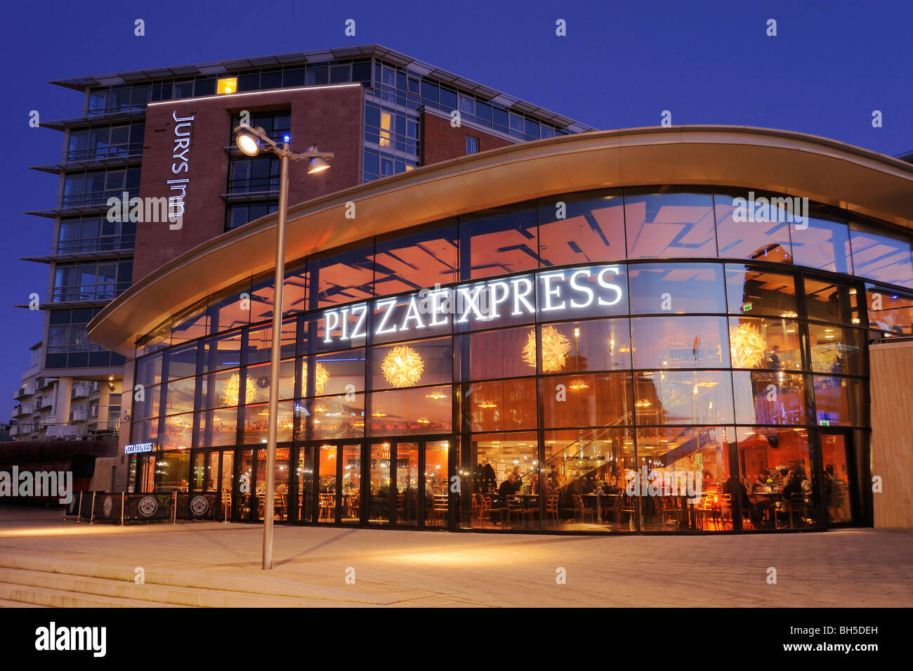 Pizza express albert dock Banque de photographies et d’images à haute ...