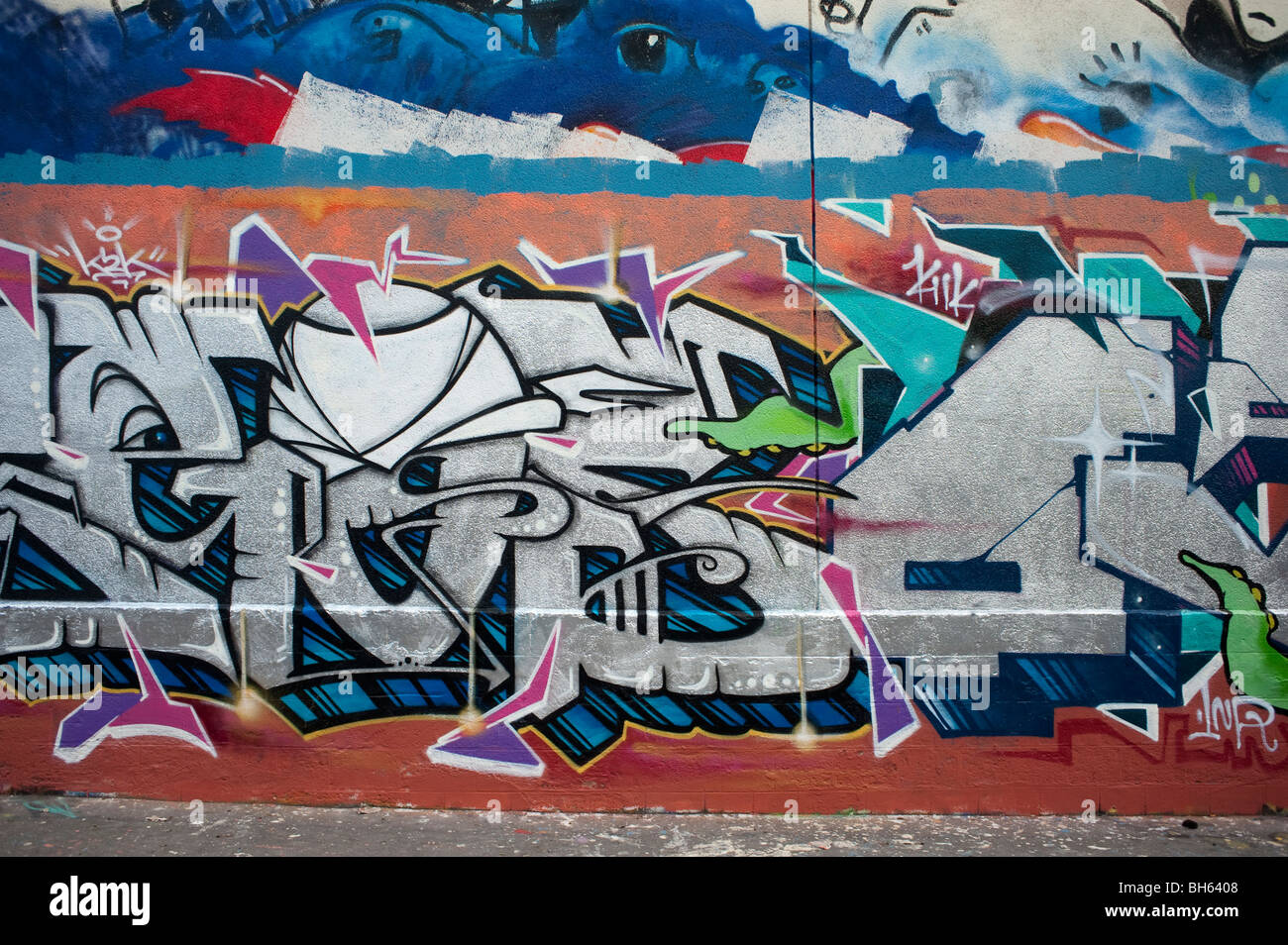 Graffiti mur paris graphic Banque de photographies et d’images à haute ...