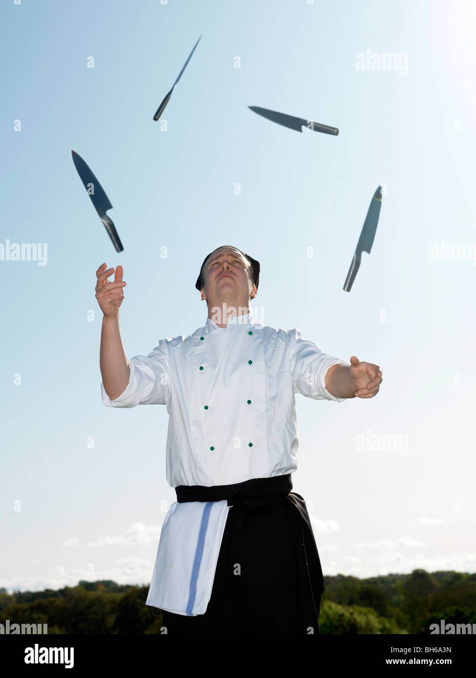 Jongler avec trois couteaux Banque de photographies et d’images à haute ...