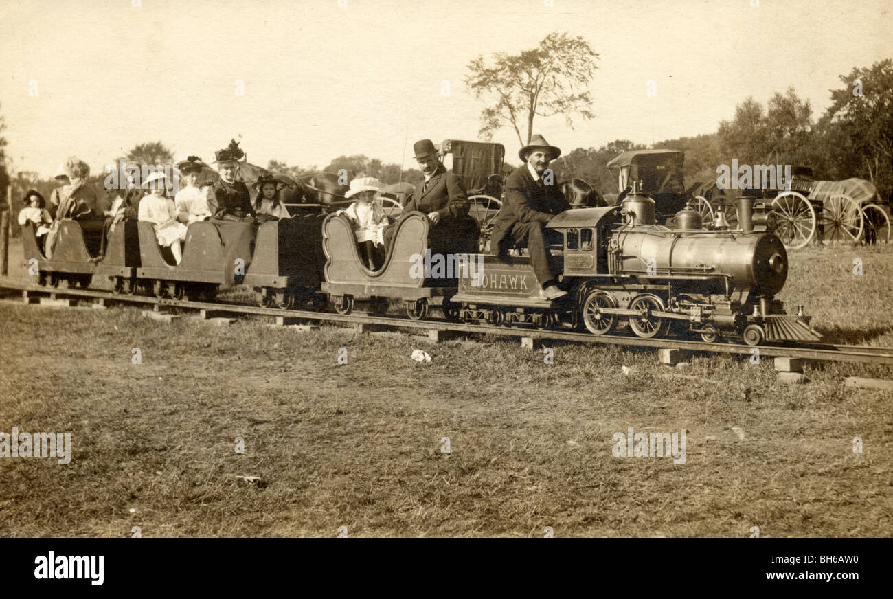 Ancien train miniature Banque de photographies et d’images à haute résolution - Alamy