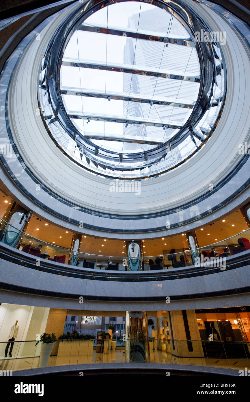 Intérieur de la Lee Gardens shopping centre dans le quartier chic de ...