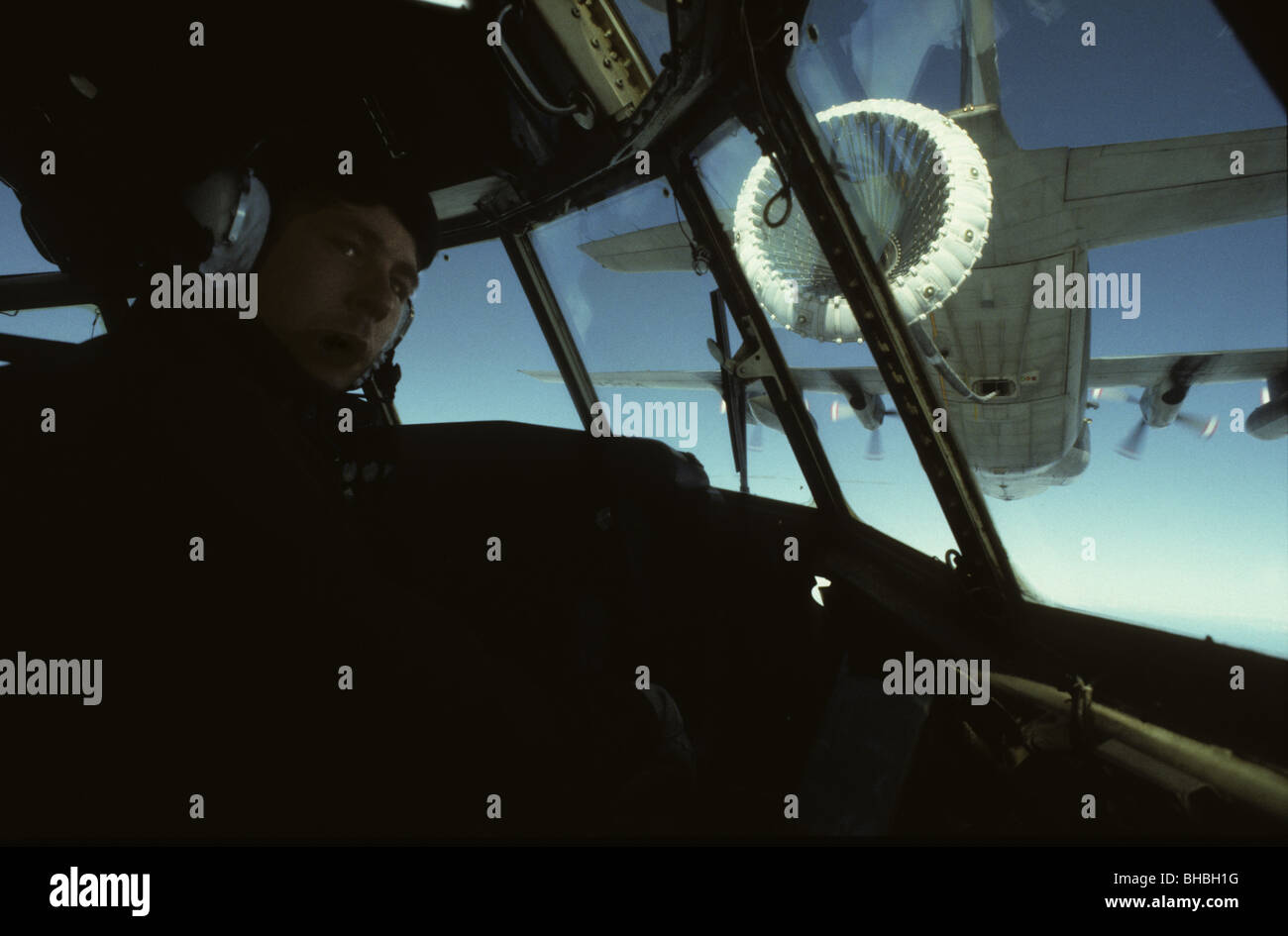 Vue à vol d'pilotes cockpit d'avion de transport Hercules être ...