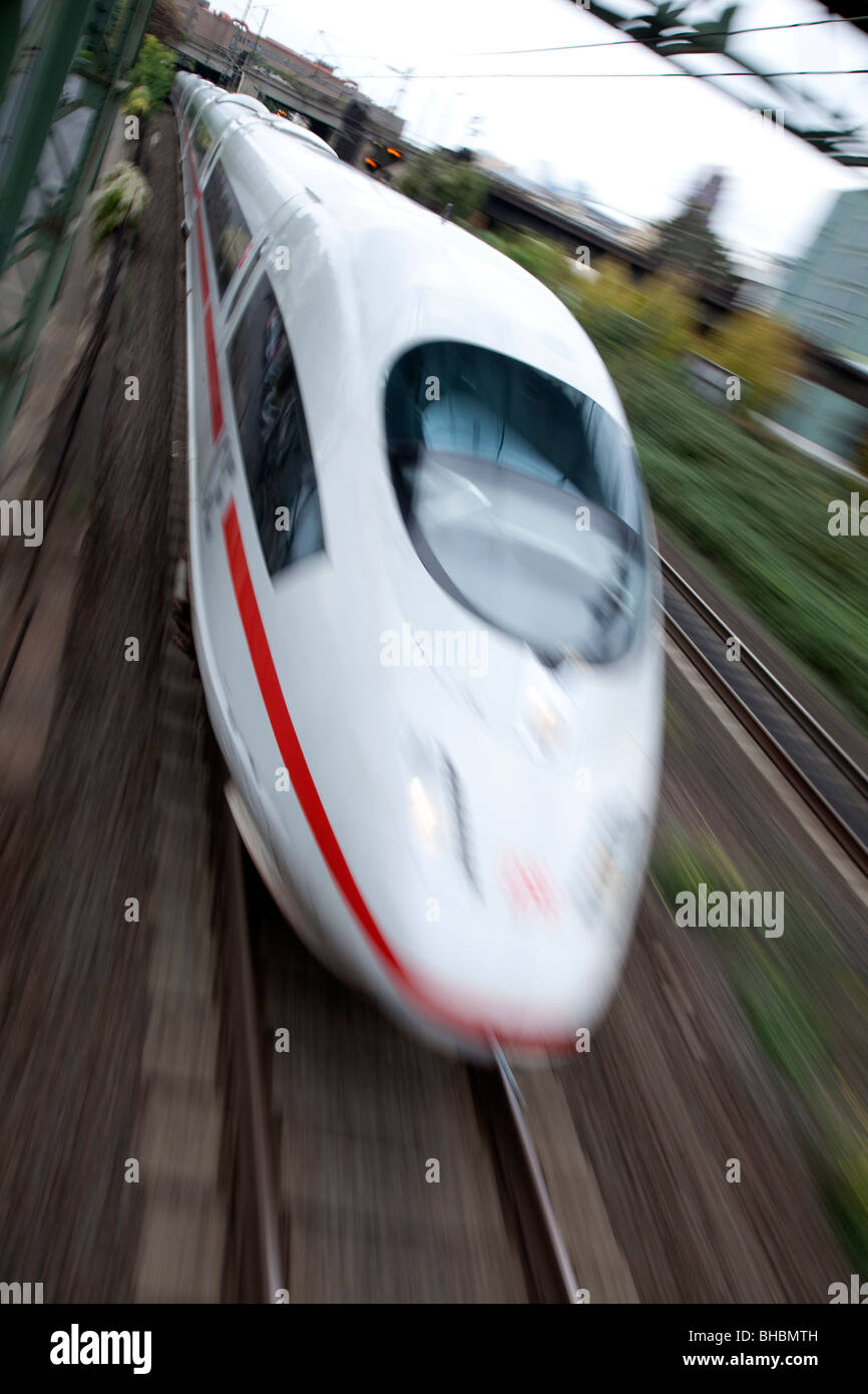 Train rapide Banque de photographies et d’images à haute résolution - Alamy