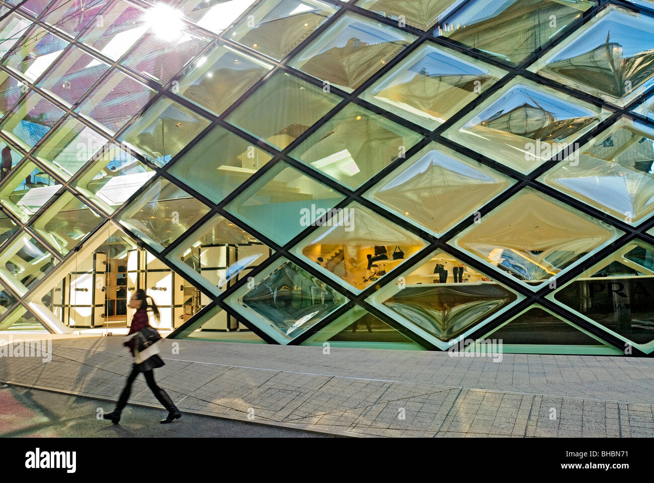 Prada building in omotesando tokyo Banque de photographies et d’images ...