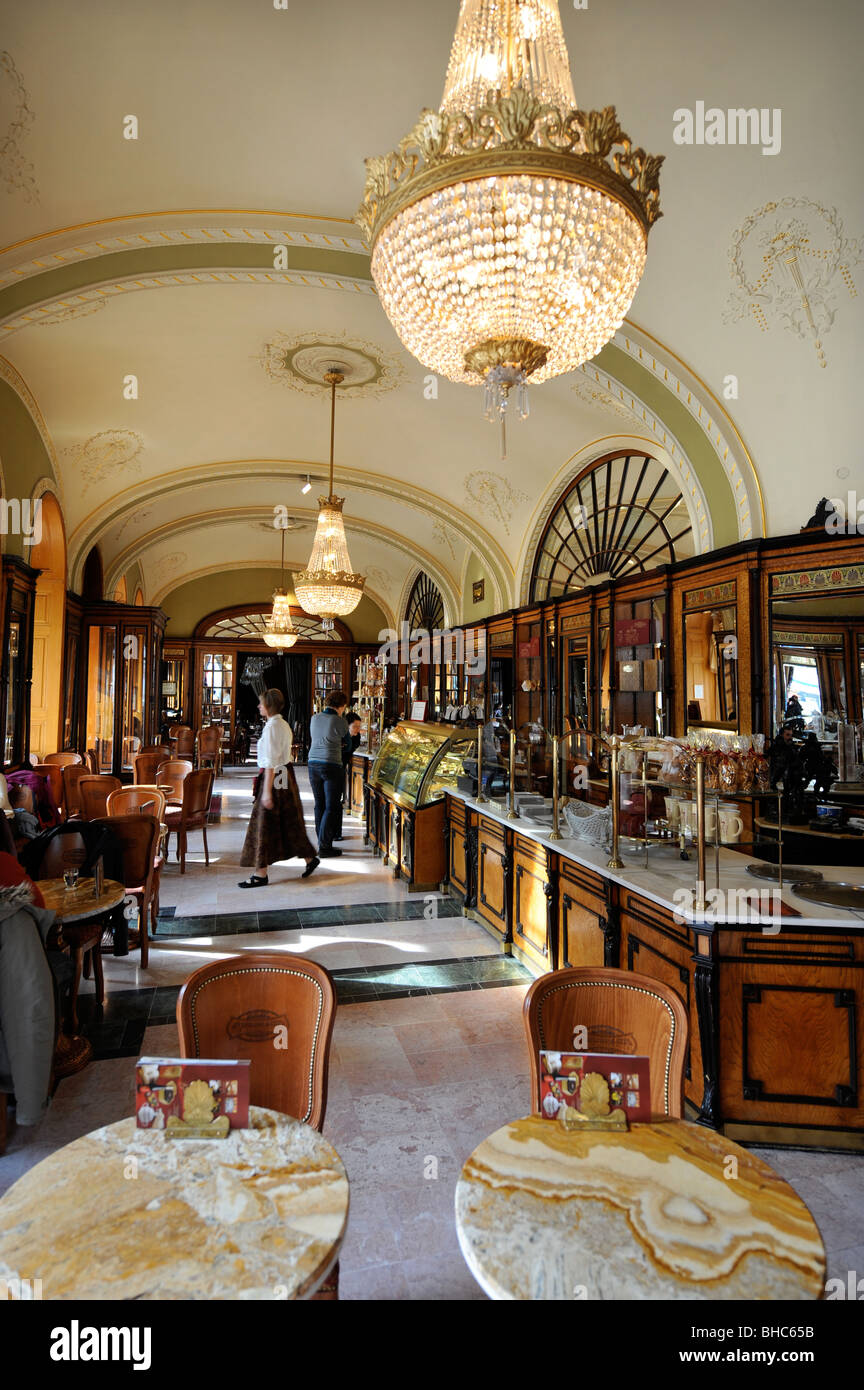 Restaurant budapest cafe Banque de photographies et d’images à haute ...
