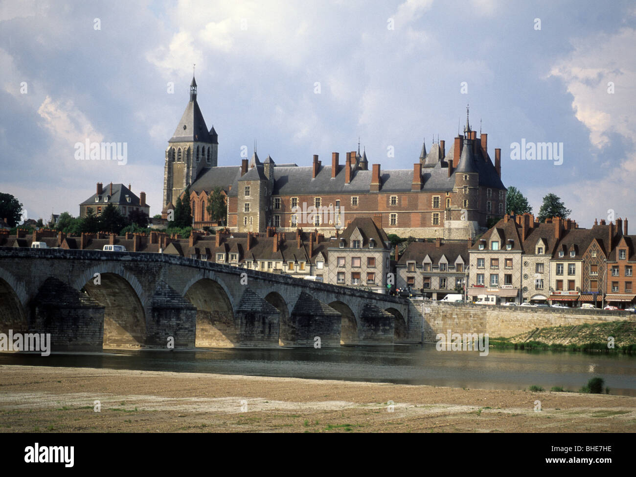 Pont gien loire Banque de photographies et d’images à haute résolution ...