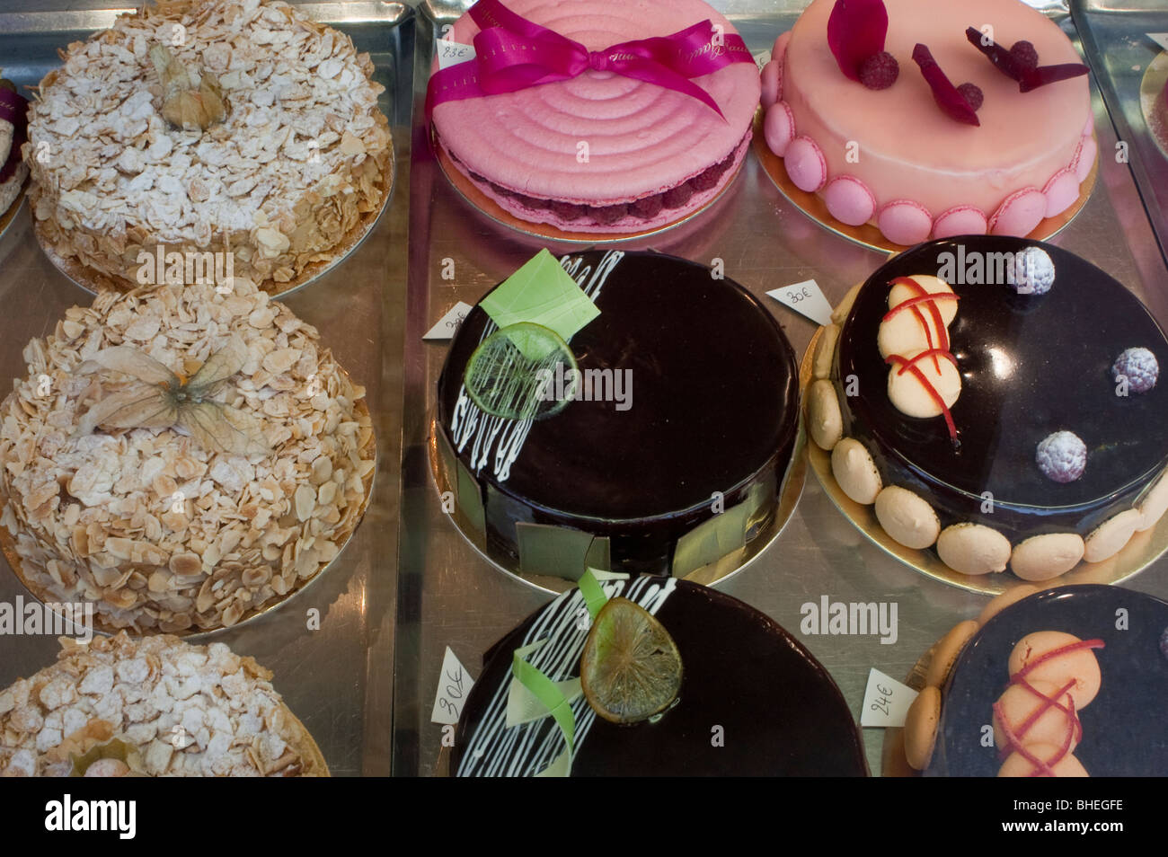 Paris, France, en français des gâteaux sur afficher en français ...