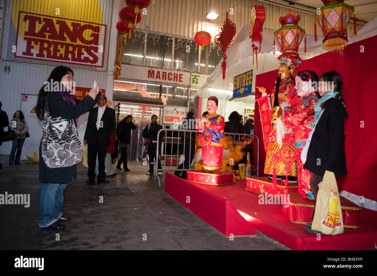 Paris, France, Asiatiques célébrant la décoration « nouvel an chinois ...