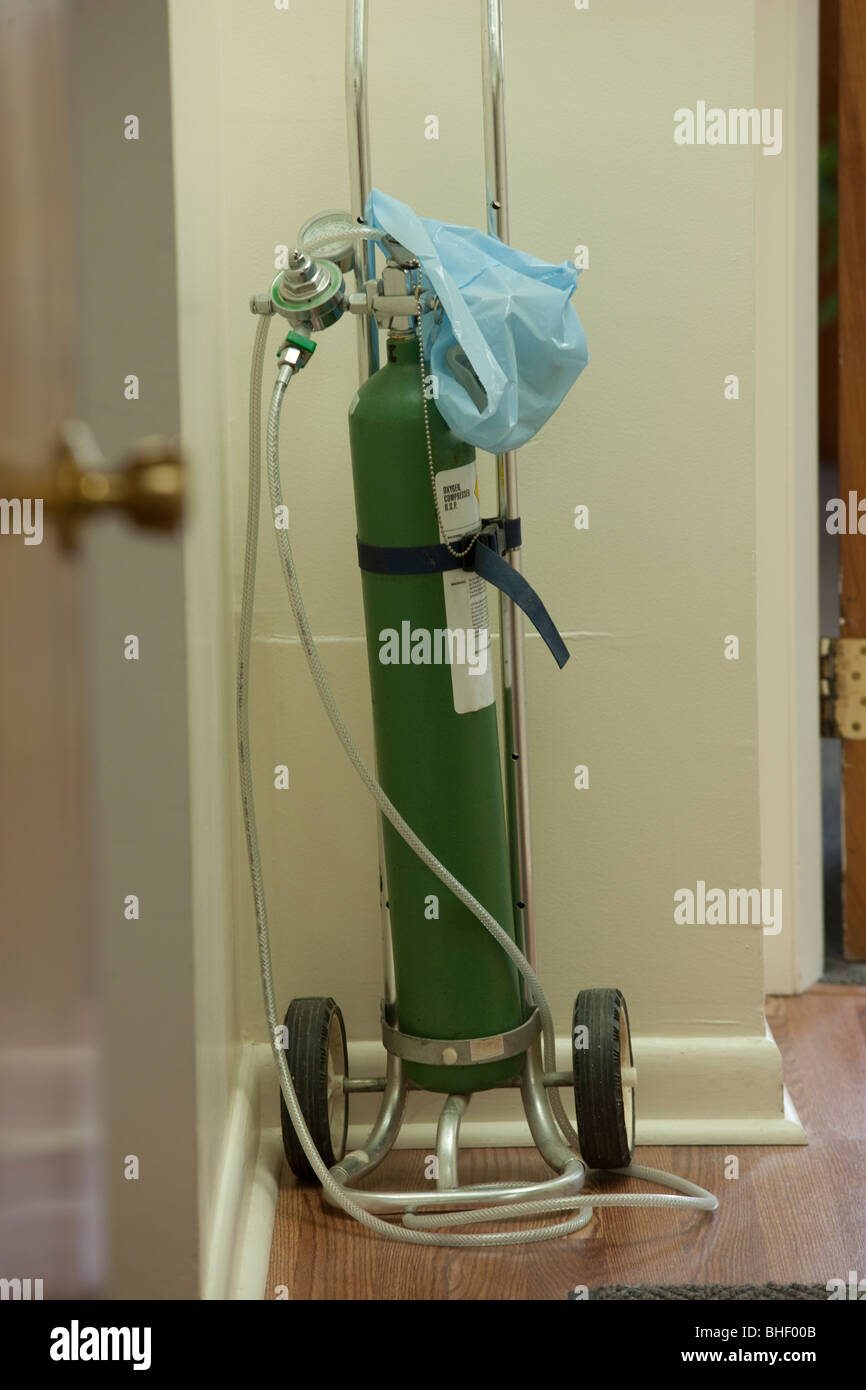 Oxygen tank Banque de photographies et d’images à haute résolution - Alamy