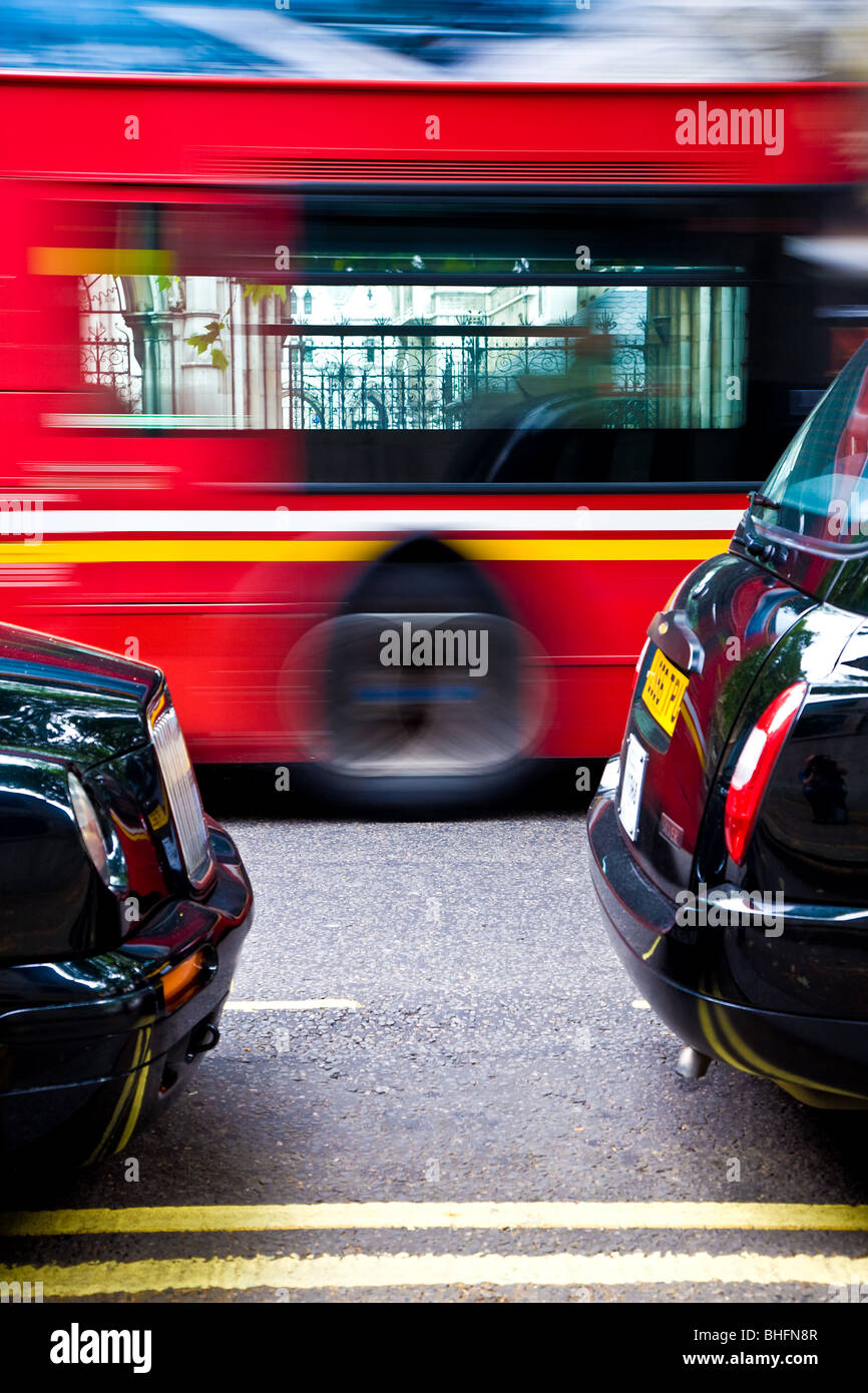Roues de bus Banque de photographies et d’images à haute résolution - Alamy