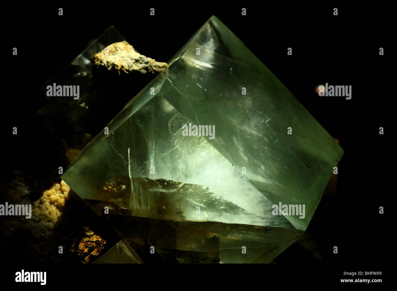 Cristal de fluorure de calcium Banque de photographies et d’images à ...