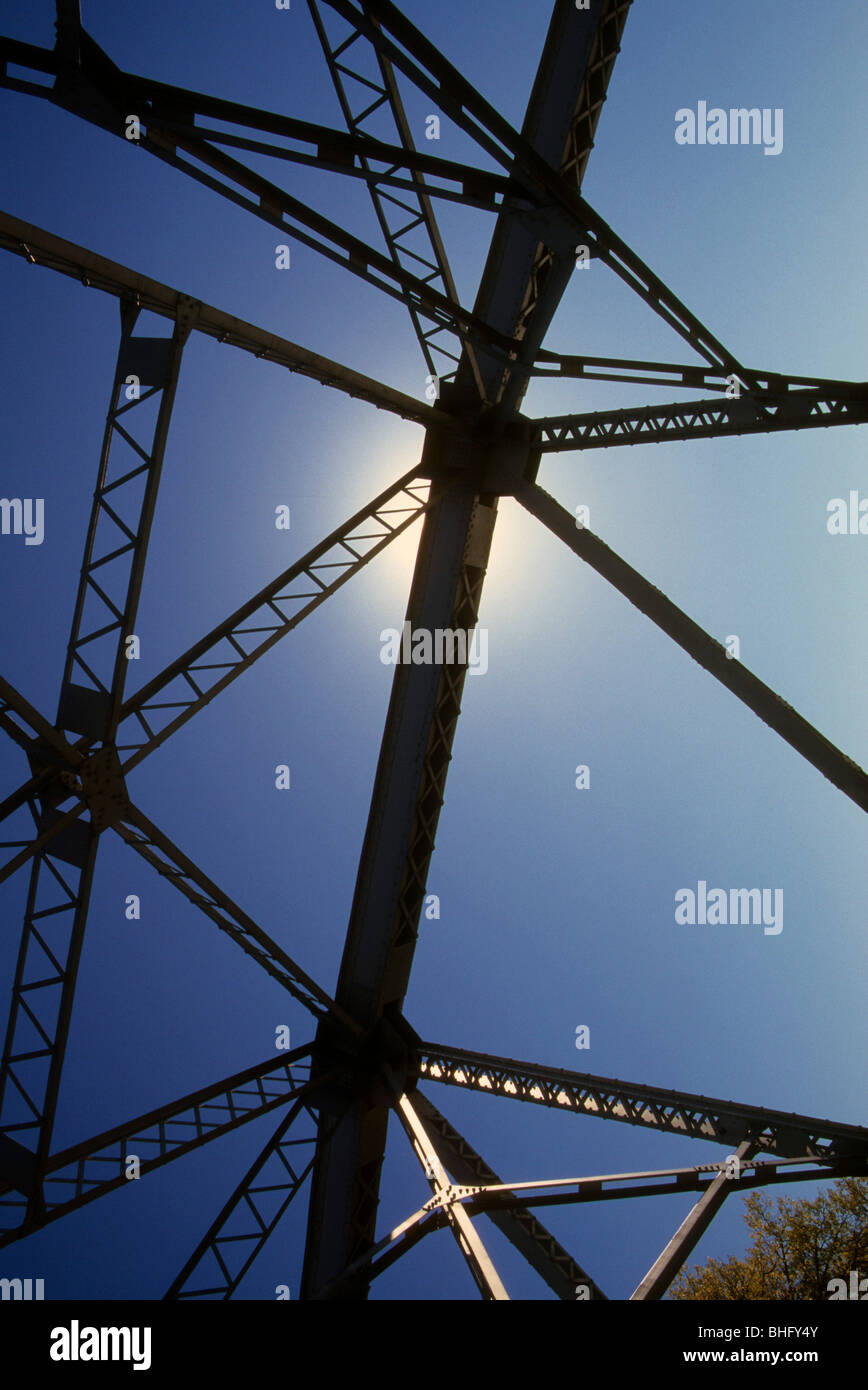 Structure de poutres d'acier force forte Tower bridge construction ...