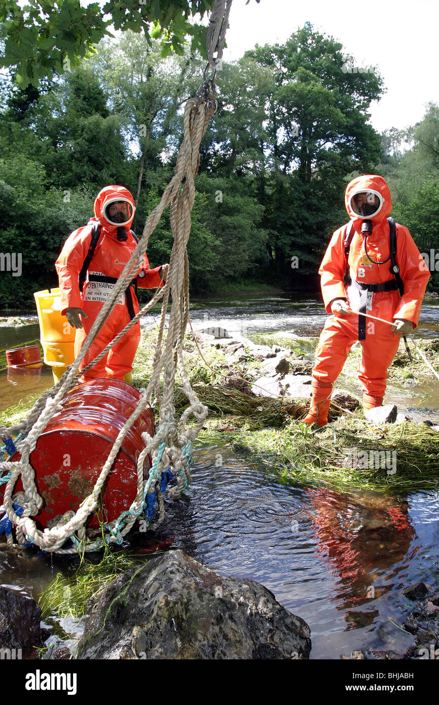 Simulation of the polluting of a waterway by chemical products Banque ...