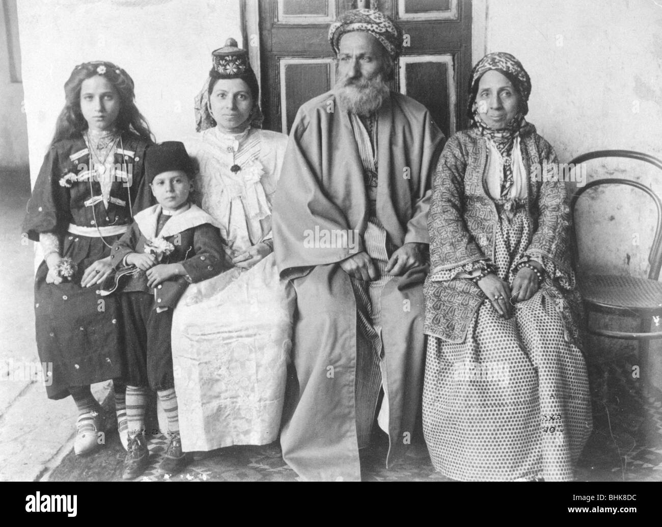 Coiffe de femmes juives Banque de photographies et d’images à haute ...