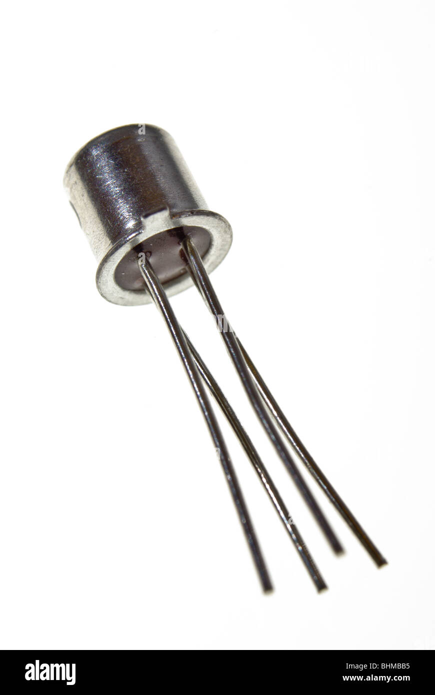 Transistor en boîtier métal avec 4 câbles Photo Stock - Alamy
