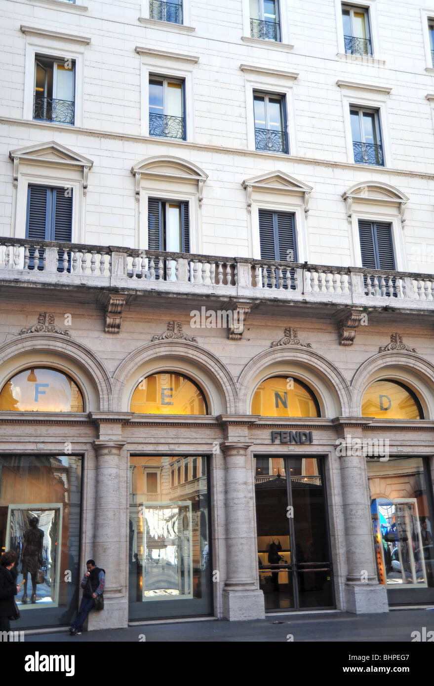 Fendi rome Banque de photographies et d’images à haute résolution - Alamy