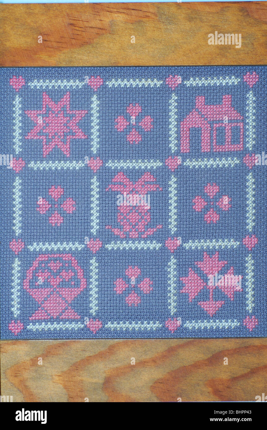 Broderie au point de croix Banque de photographies et d’images à haute ...