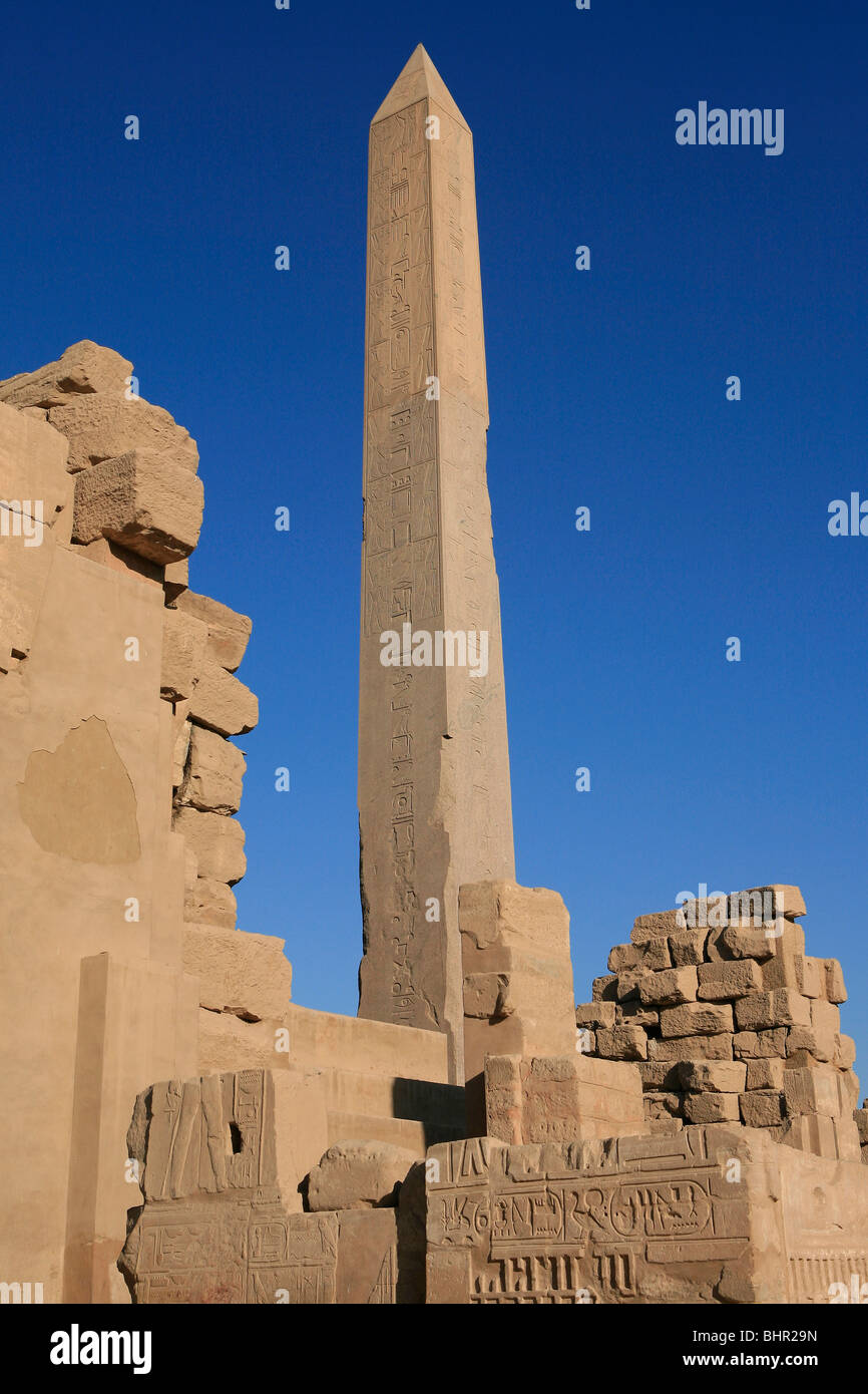 Obelisk of hatshepsut in karnak temple Banque de photographies et d ...