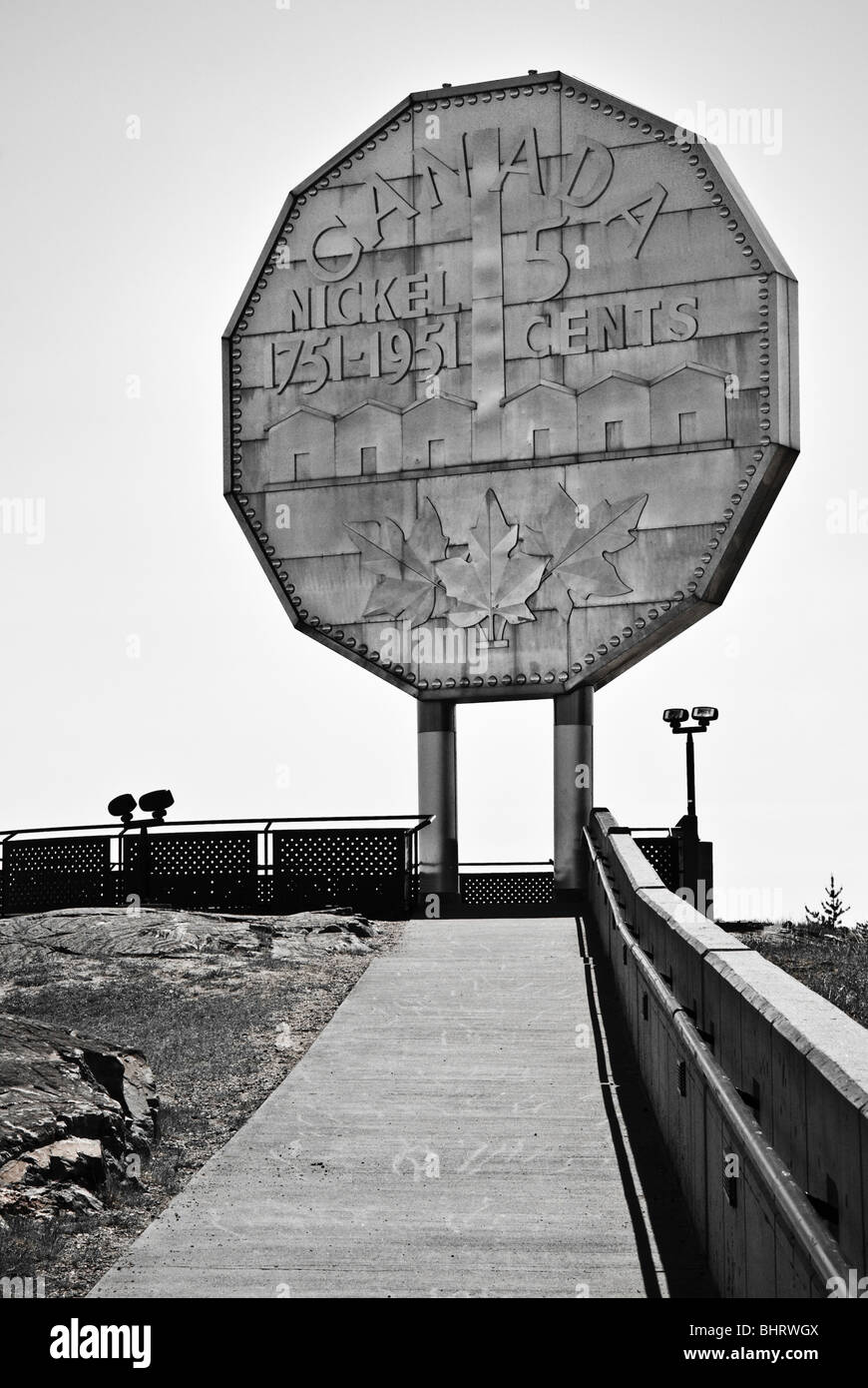 Le "Big Nickel' est un attrait touristique de Sudbury, Ontario, Canada ...