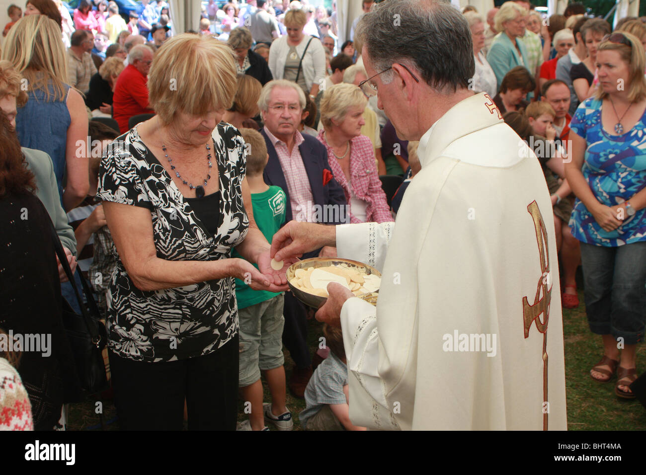 Communion catholique Banque de photographies et d’images à haute ...